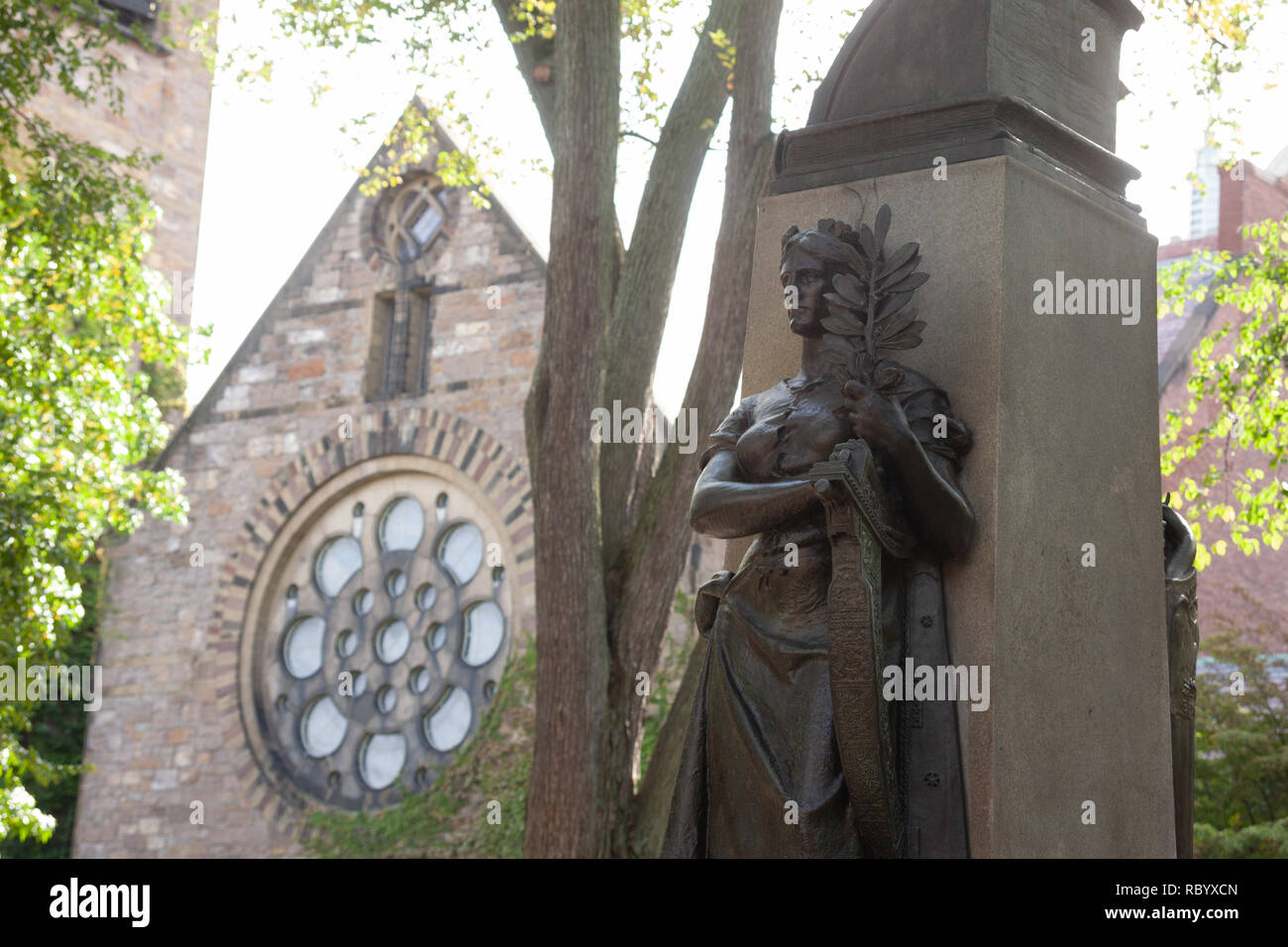 Henry hudson statue hi-res stock photography and images - Alamy
