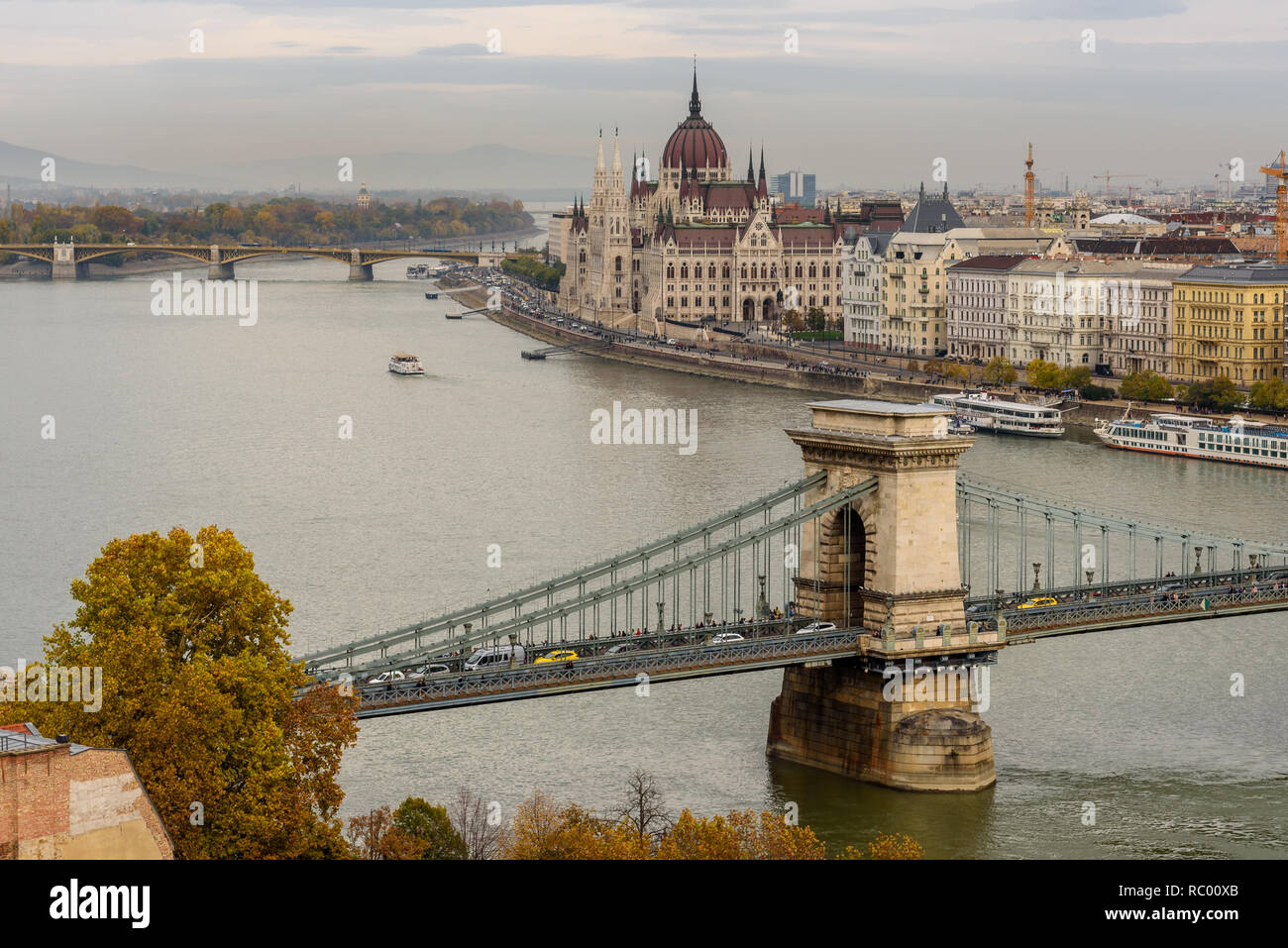 Panorama of the Hungarian Parliament, and the Chain bridge (Szechenyi ...
