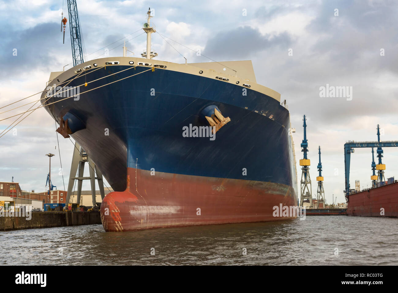 Container ship has docked in the port of Hamburg Stock Photo - Alamy