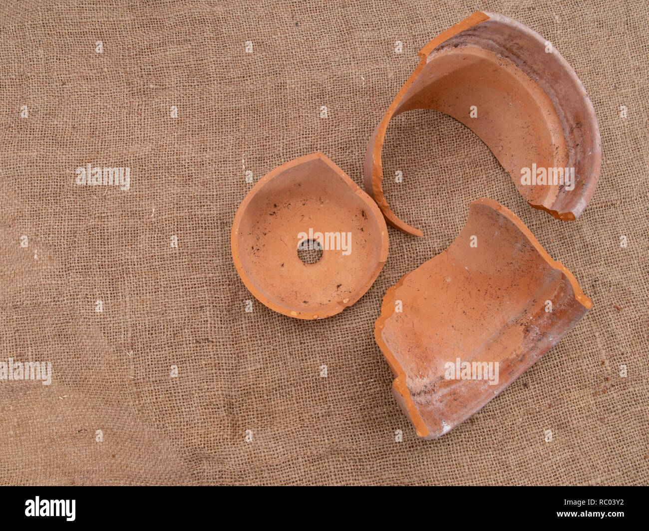 Broken pot hi-res stock photography and images - Alamy