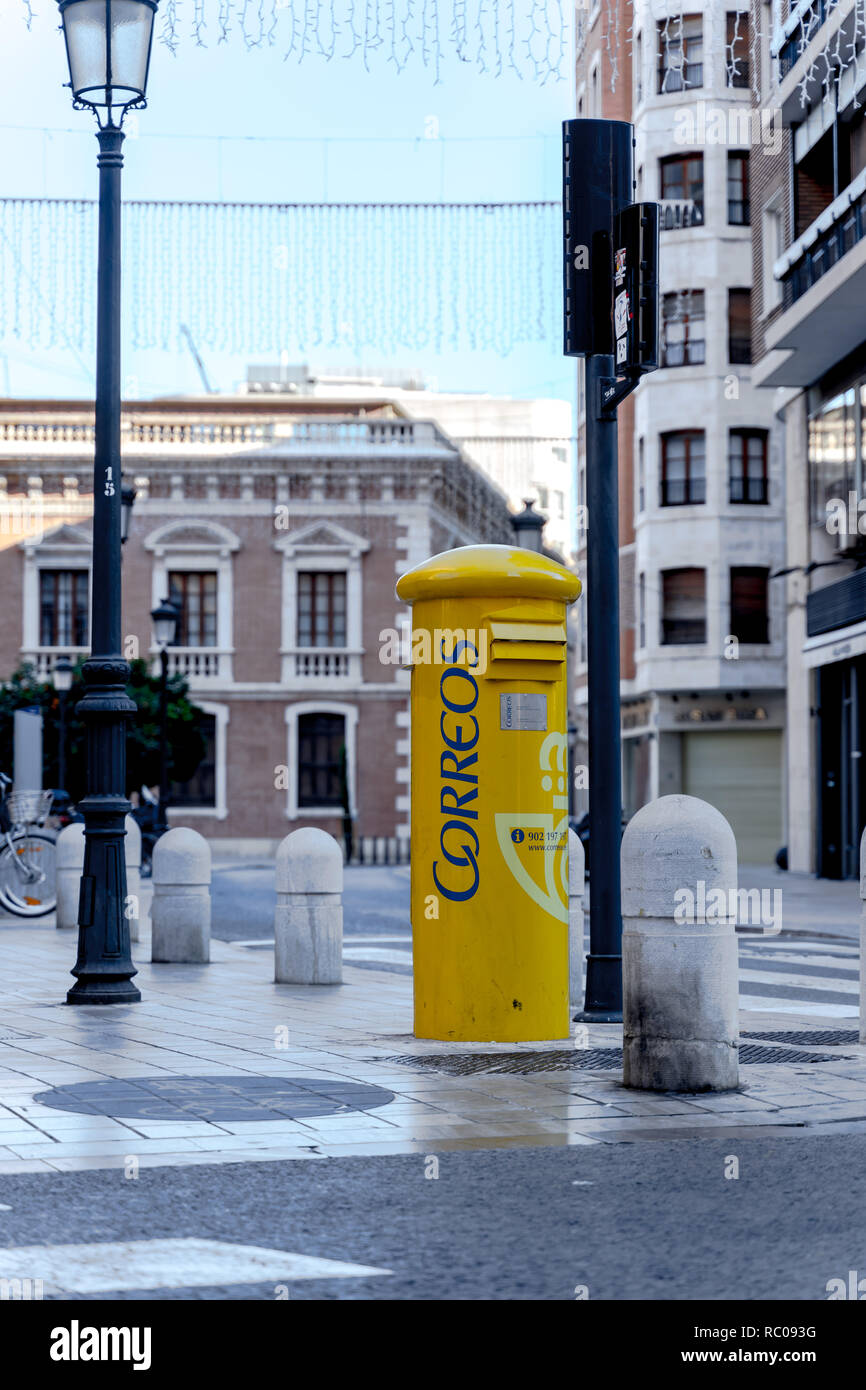 Sending shipping services hi-res stock photography and images - Alamy