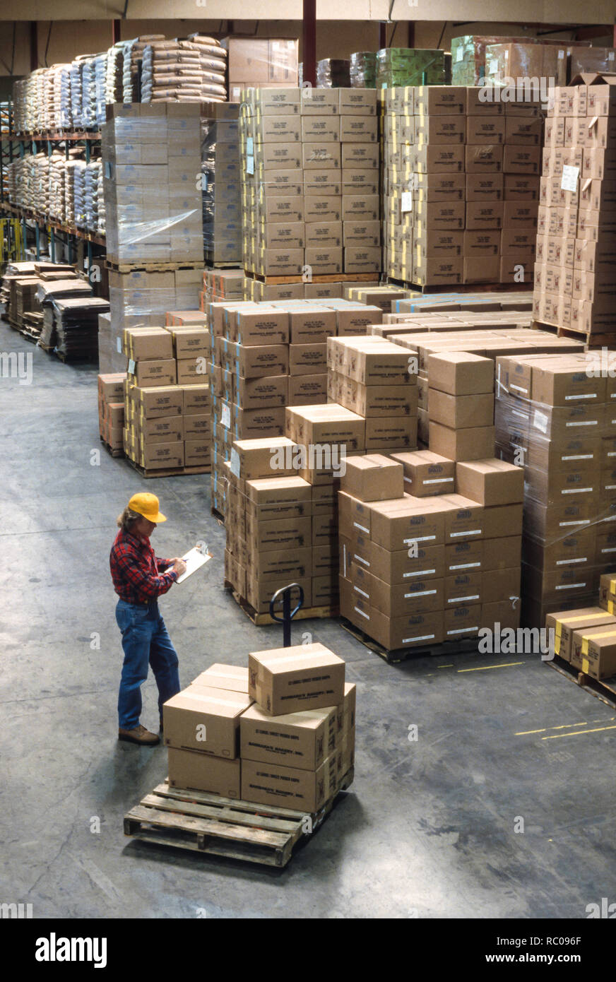 Freight piling hi-res stock photography and images - Alamy