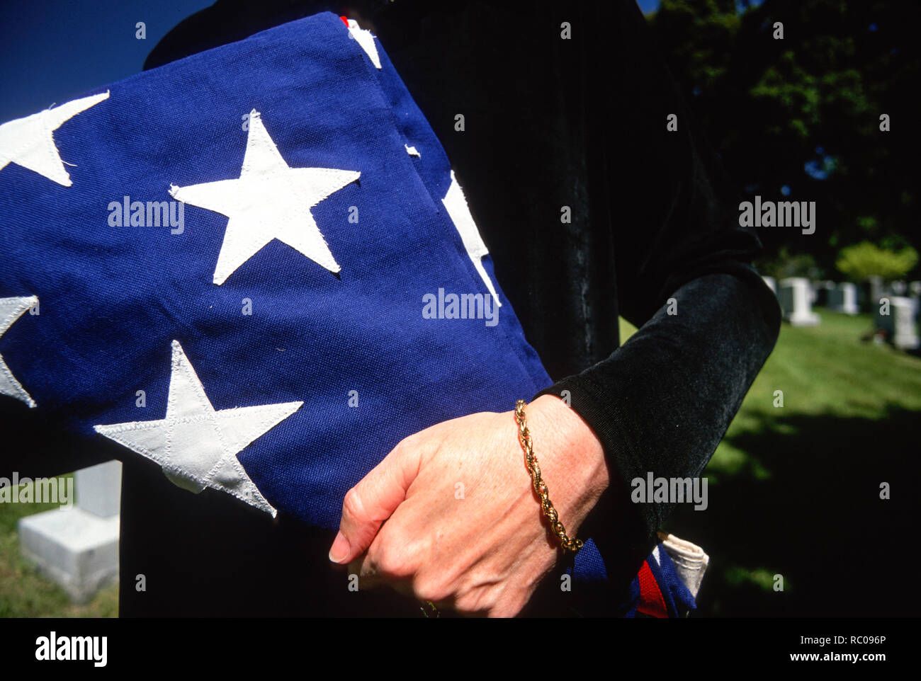 Folded flag veteran funeral hi-res stock photography and images - Alamy