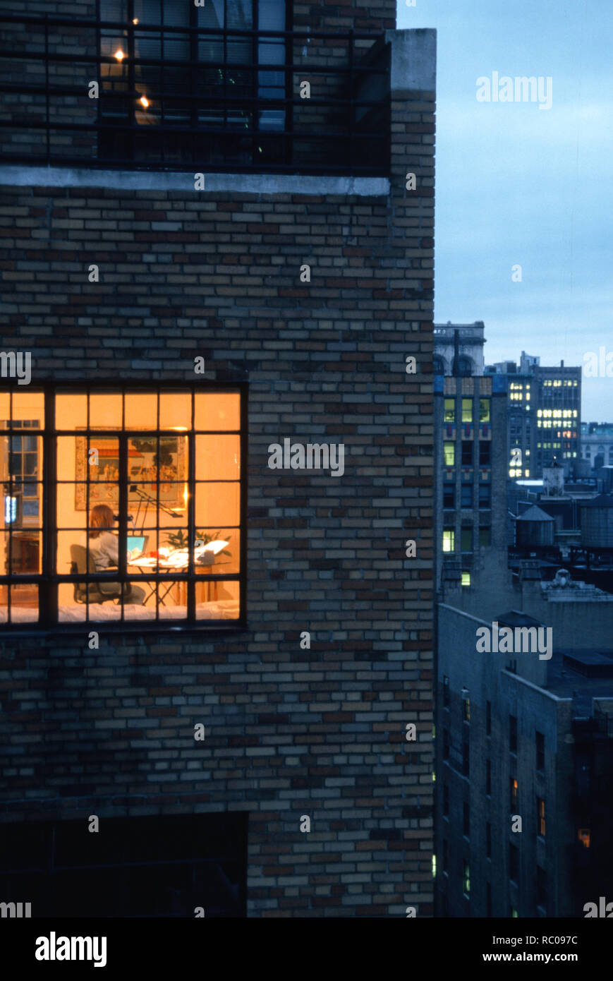 City seated hi-res stock photography and images - Alamy