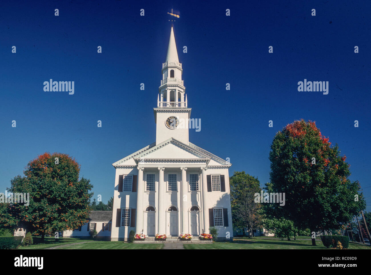 Connecticut church autumn hi-res stock photography and images - Alamy