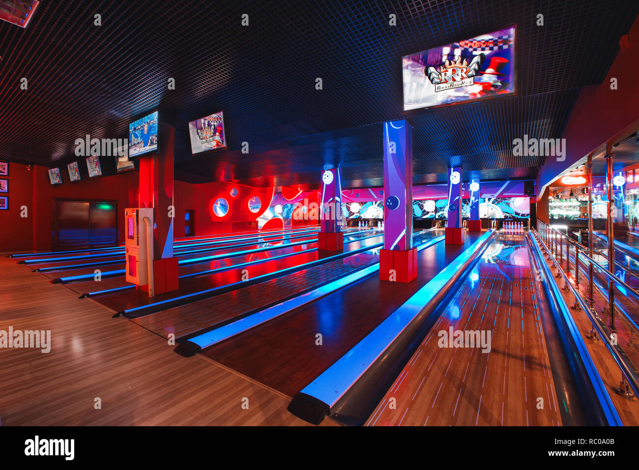 Interior empty bowling alley bowling hi-res stock photography and ...