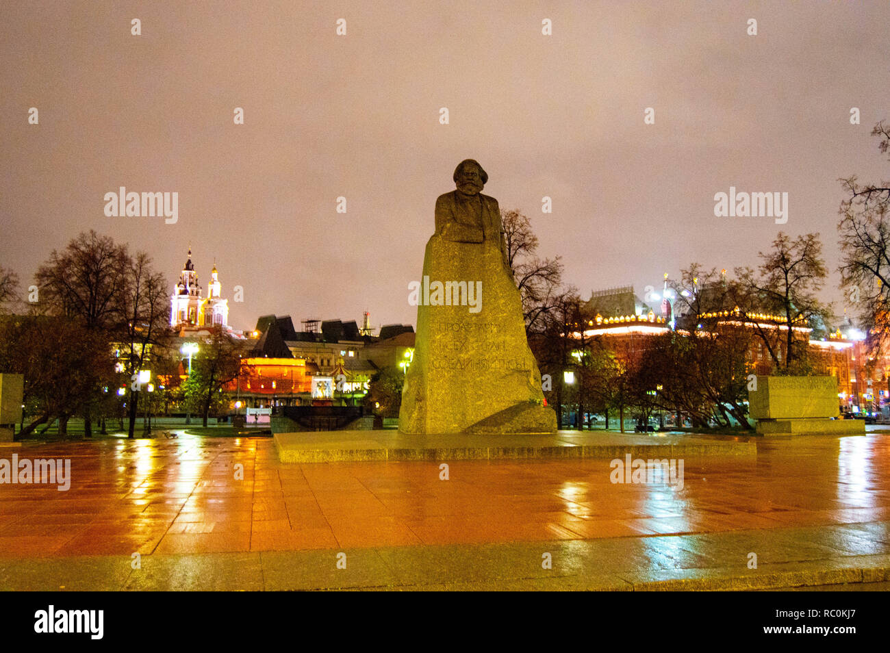 Karl marx statue moscow hi-res stock photography and images - Alamy