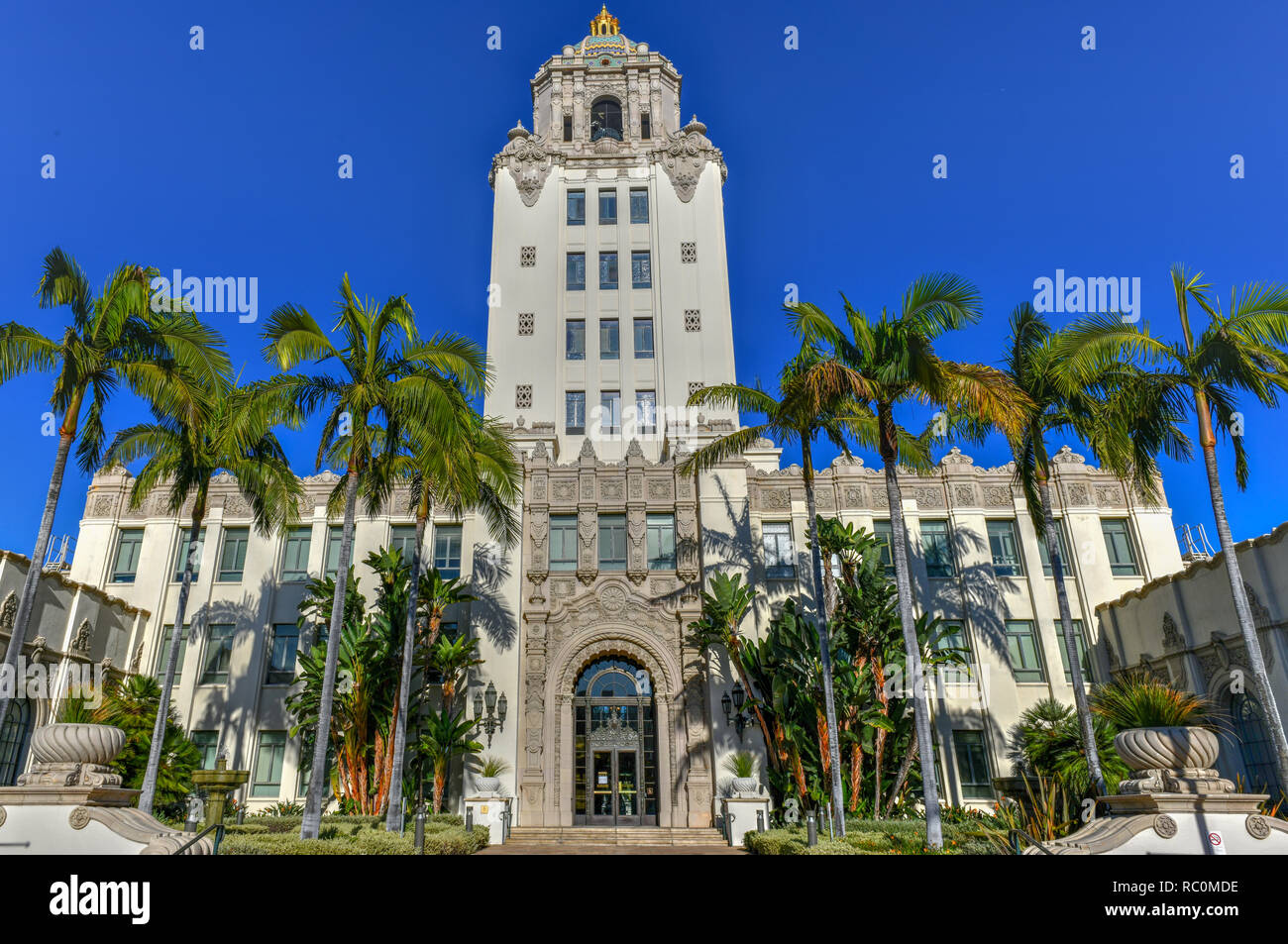 Beverly hills city hall hi-res stock photography and images - Alamy
