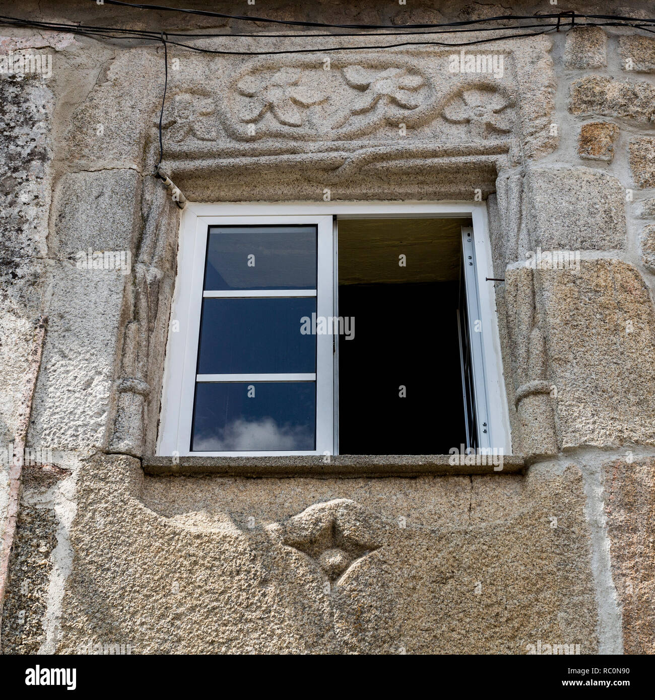 Twisted ropes hi-res stock photography and images - Alamy