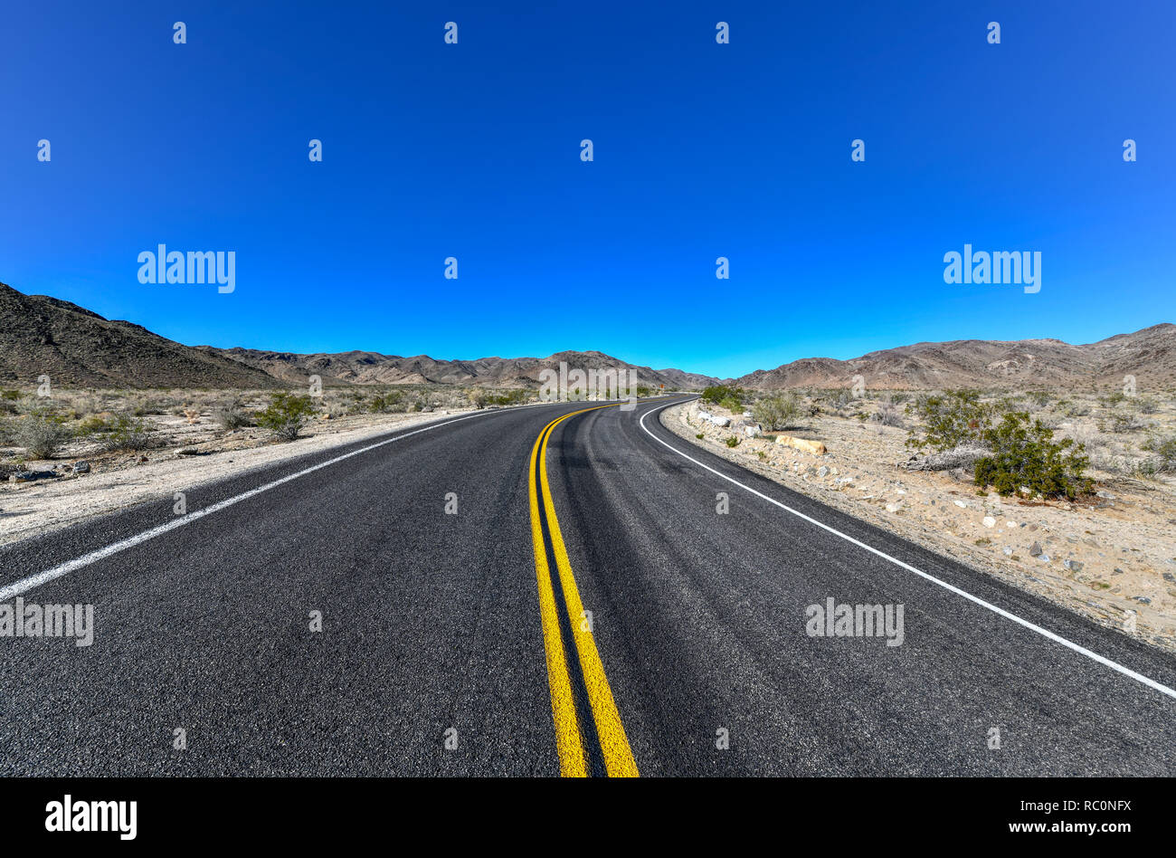 Road in joshua tree hi-res stock photography and images - Alamy