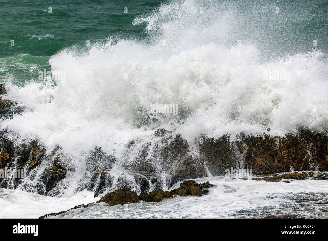 Huge waves splashing in big hi-res stock photography and images - Alamy