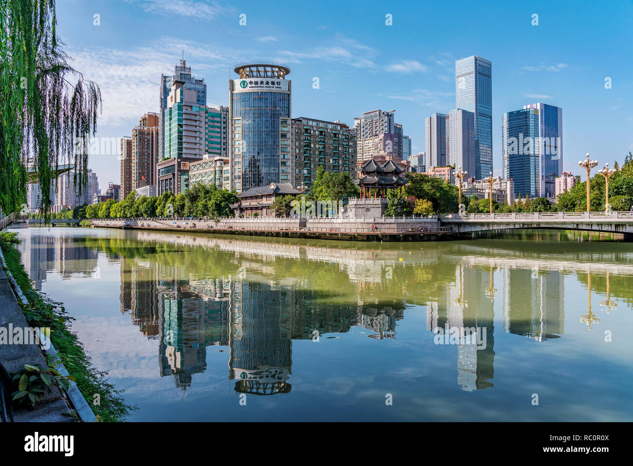 Chengdu skyline hi-res stock photography and images - Alamy
