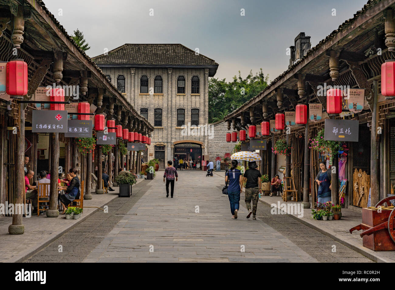 Chinese street scene chengdu hi-res stock photography and images - Alamy