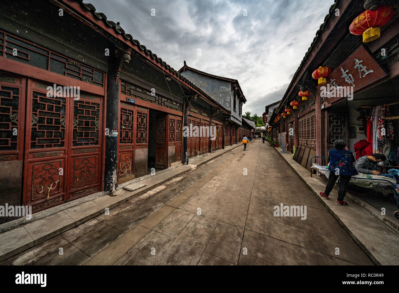 CHENGDU, CHINA - OCTOBER 02: Traditional Chinese architecture on an old ...