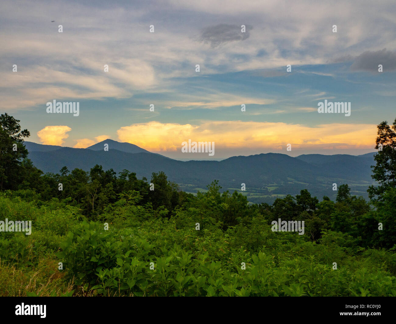 Mountains sunset virginia hi-res stock photography and images - Alamy