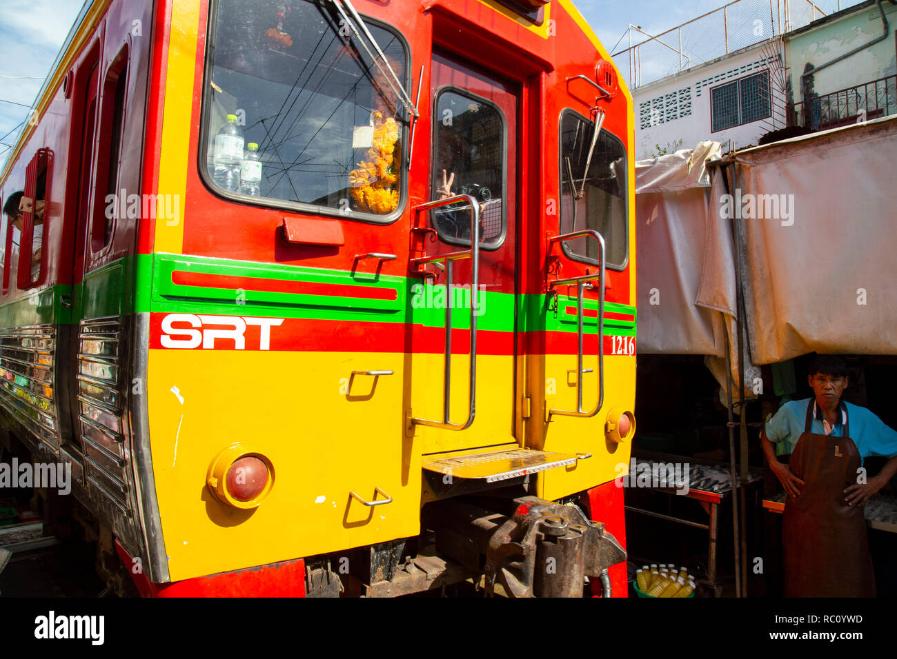 The Mae Klong Railway Market, or Bangkok Train Market, is a strange ...