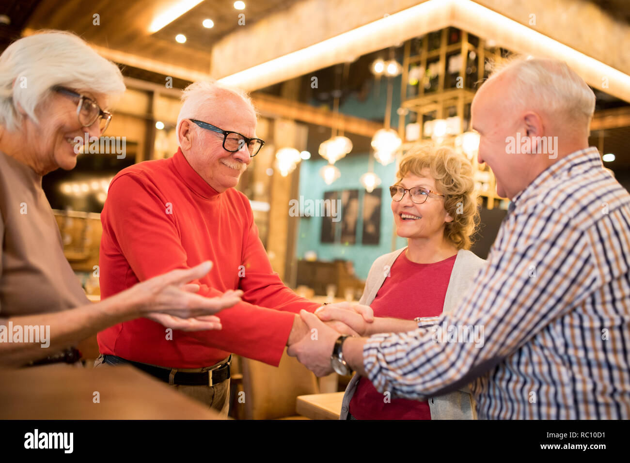 Introducing people hi-res stock photography and images - Alamy