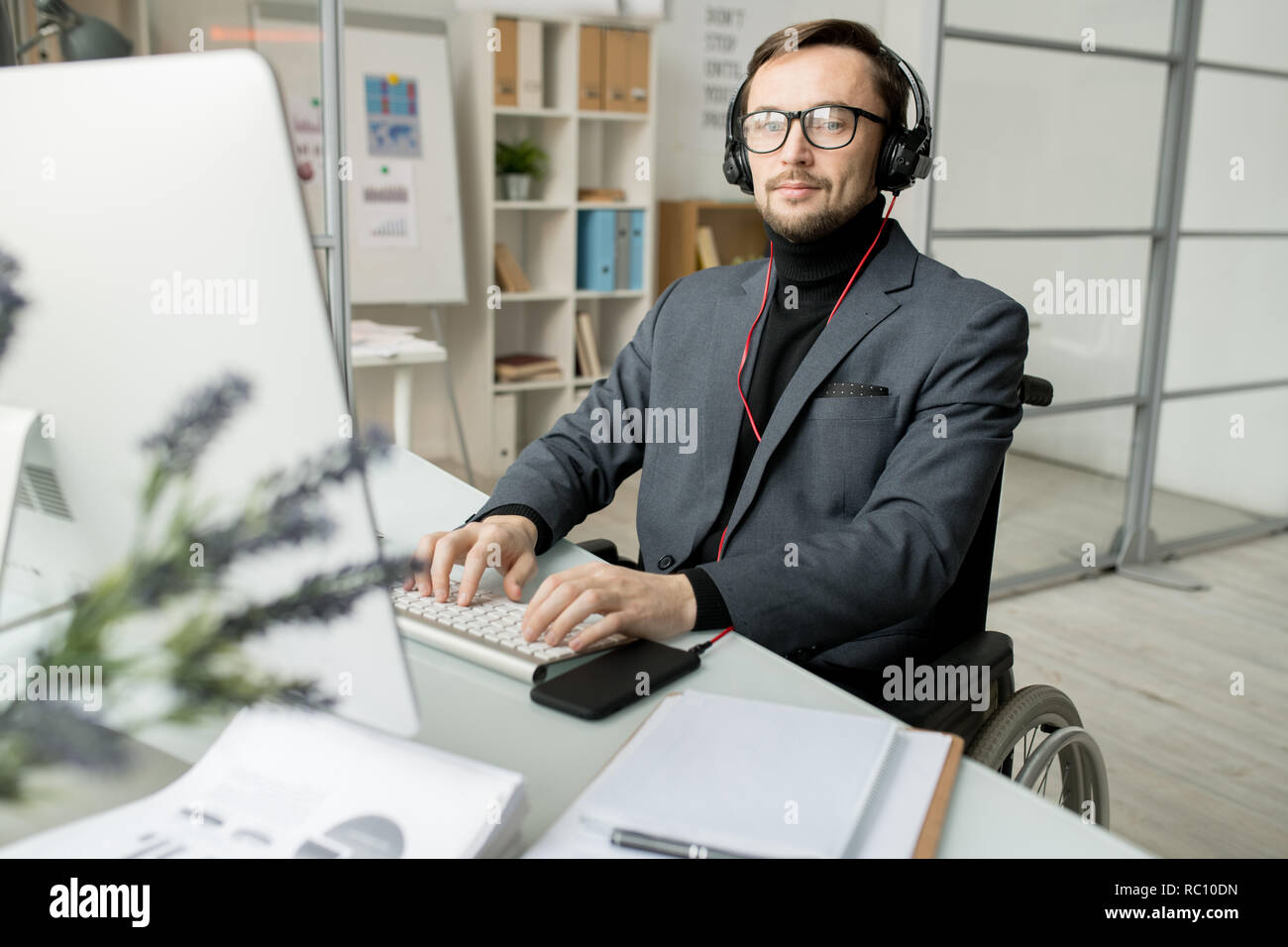 Disabled businessman working on computer Stock Photo - Alamy