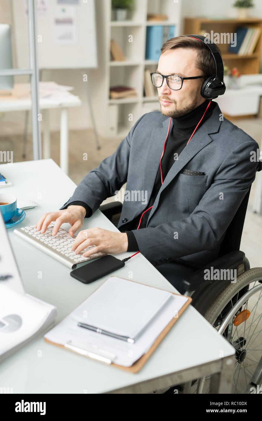 Typing concentration hi-res stock photography and images - Alamy