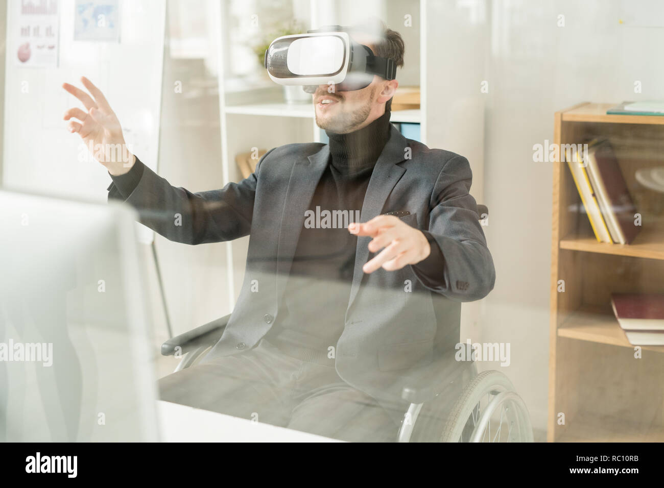 Modern device hi-res stock photography and images - Alamy