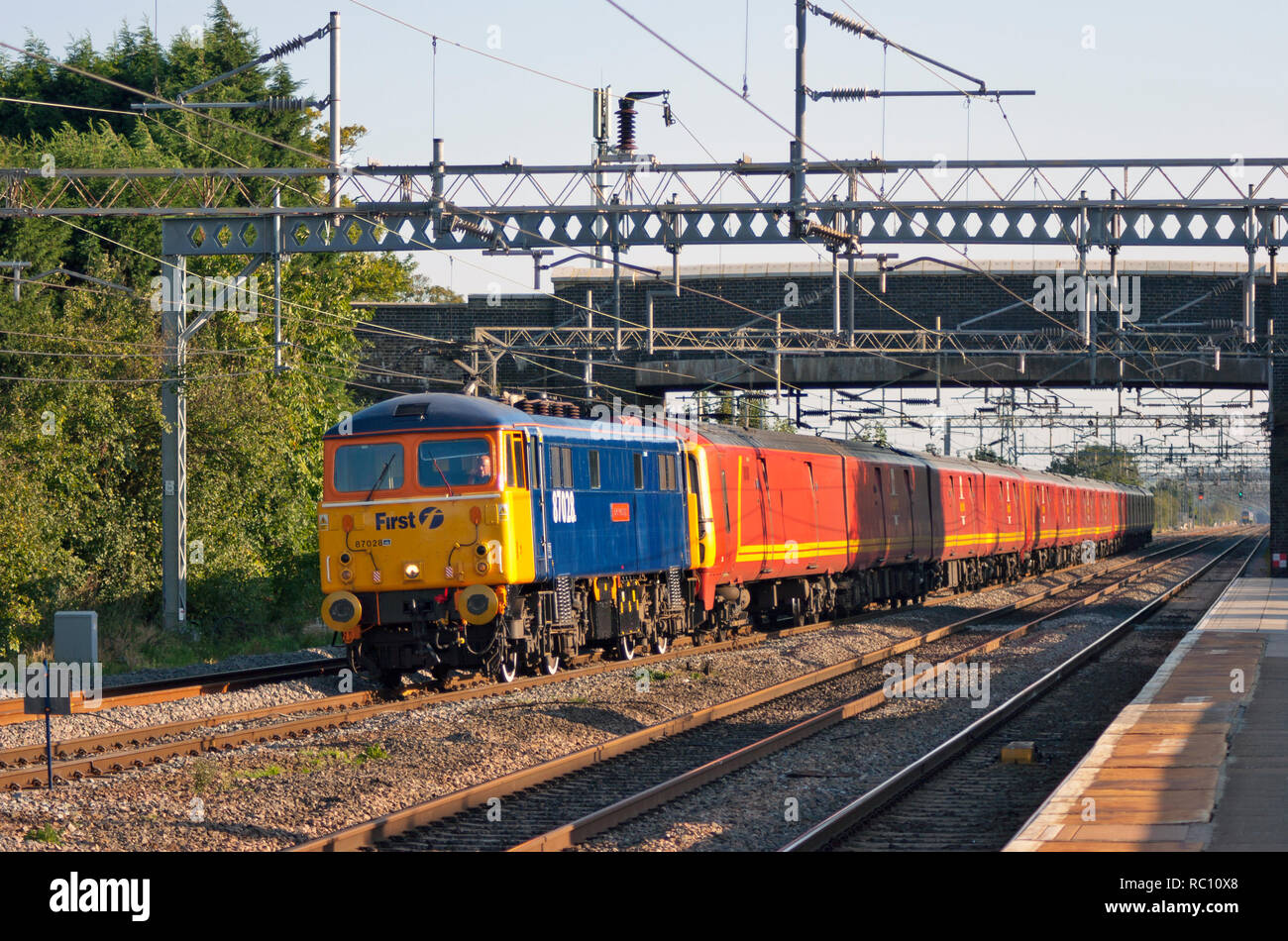 Class 87 hi-res stock photography and images - Alamy