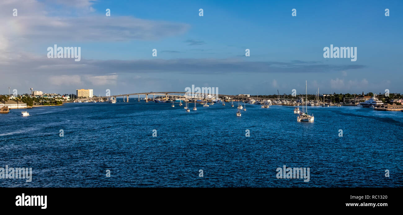 Bridge connecting islands hi-res stock photography and images - Alamy