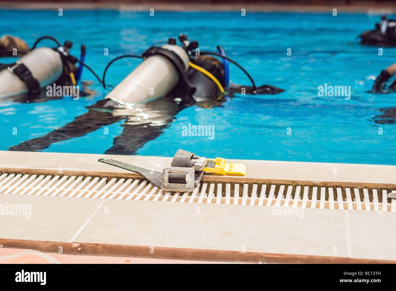 Scuba diving pool female hi-res stock photography and images - Alamy