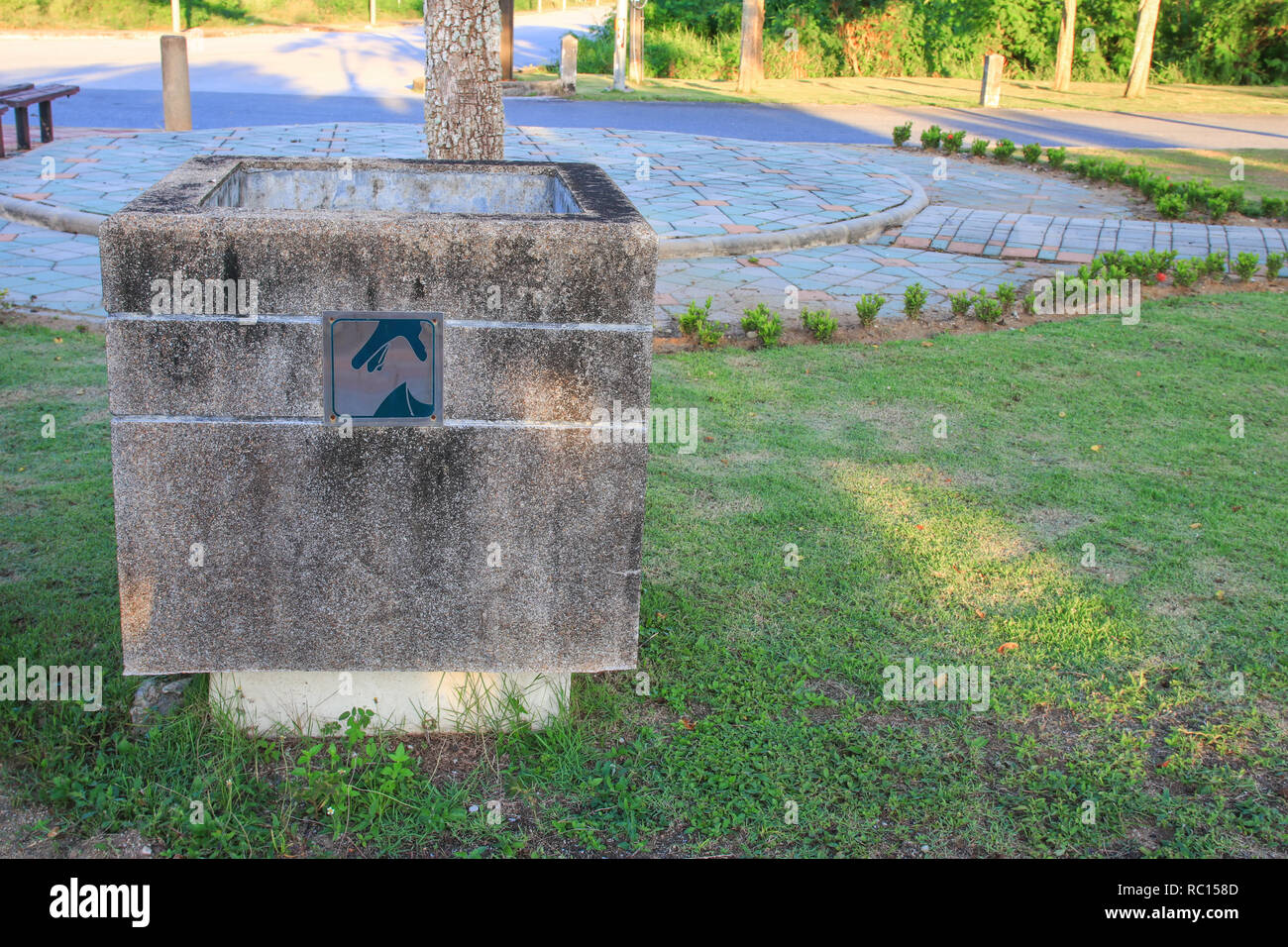 trash bin in public park Stock Photo - Alamy