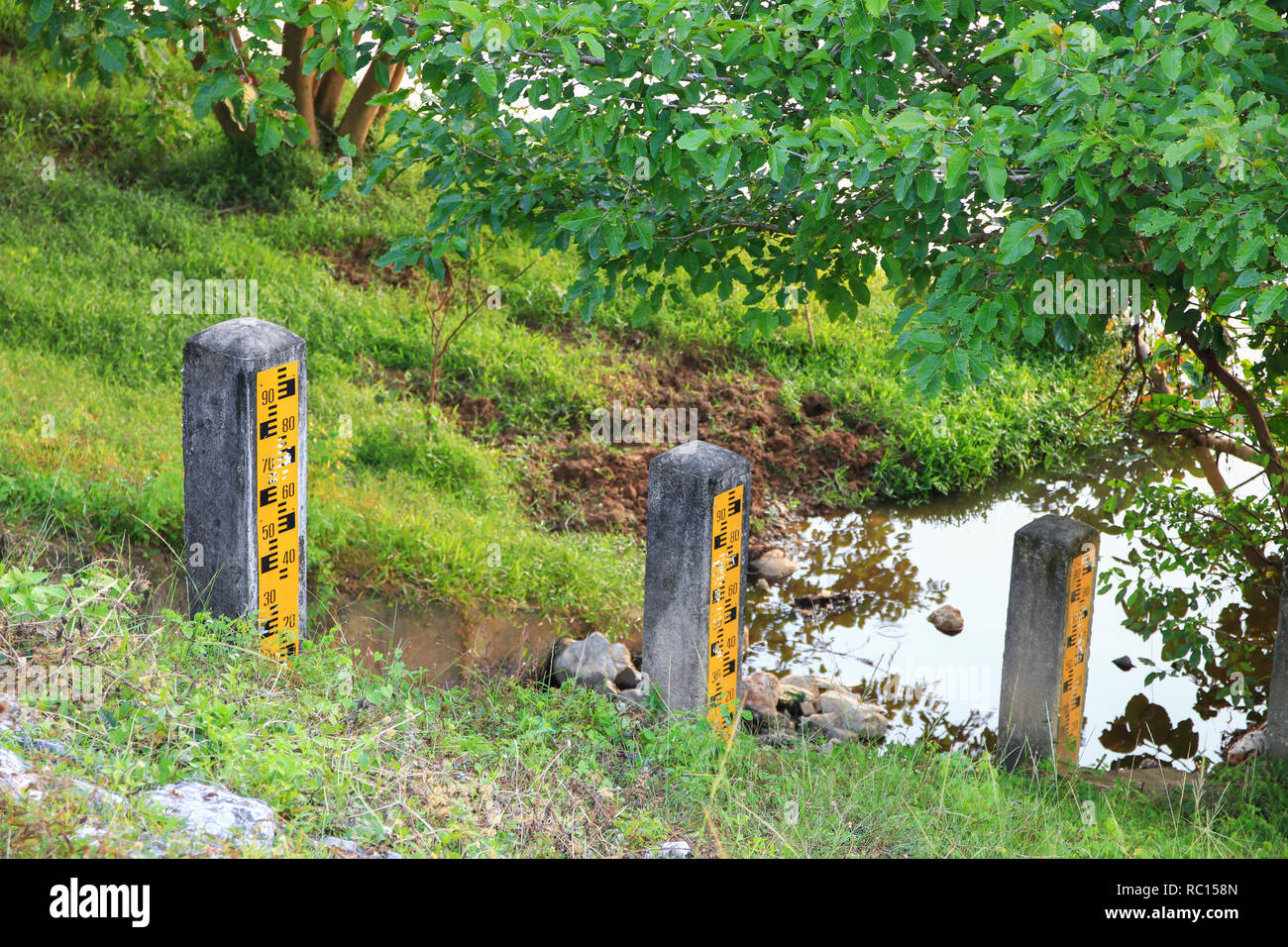 water level gauge yellow at dam riverside Stock Photo - Alamy