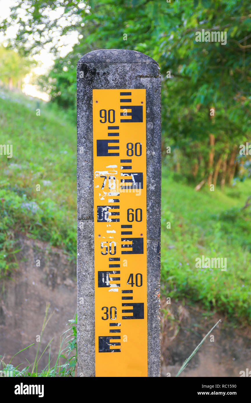 water level gauge yellow at dam riverside Stock Photo - Alamy