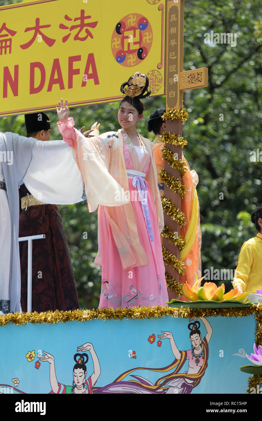 Traditional clothing 4th july parade hi-res stock photography and ...