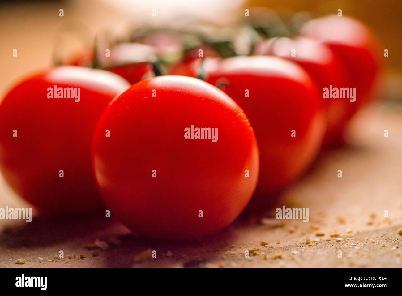 Fresh, ripe plump red truss tomatoes close up Stock Photo - Alamy