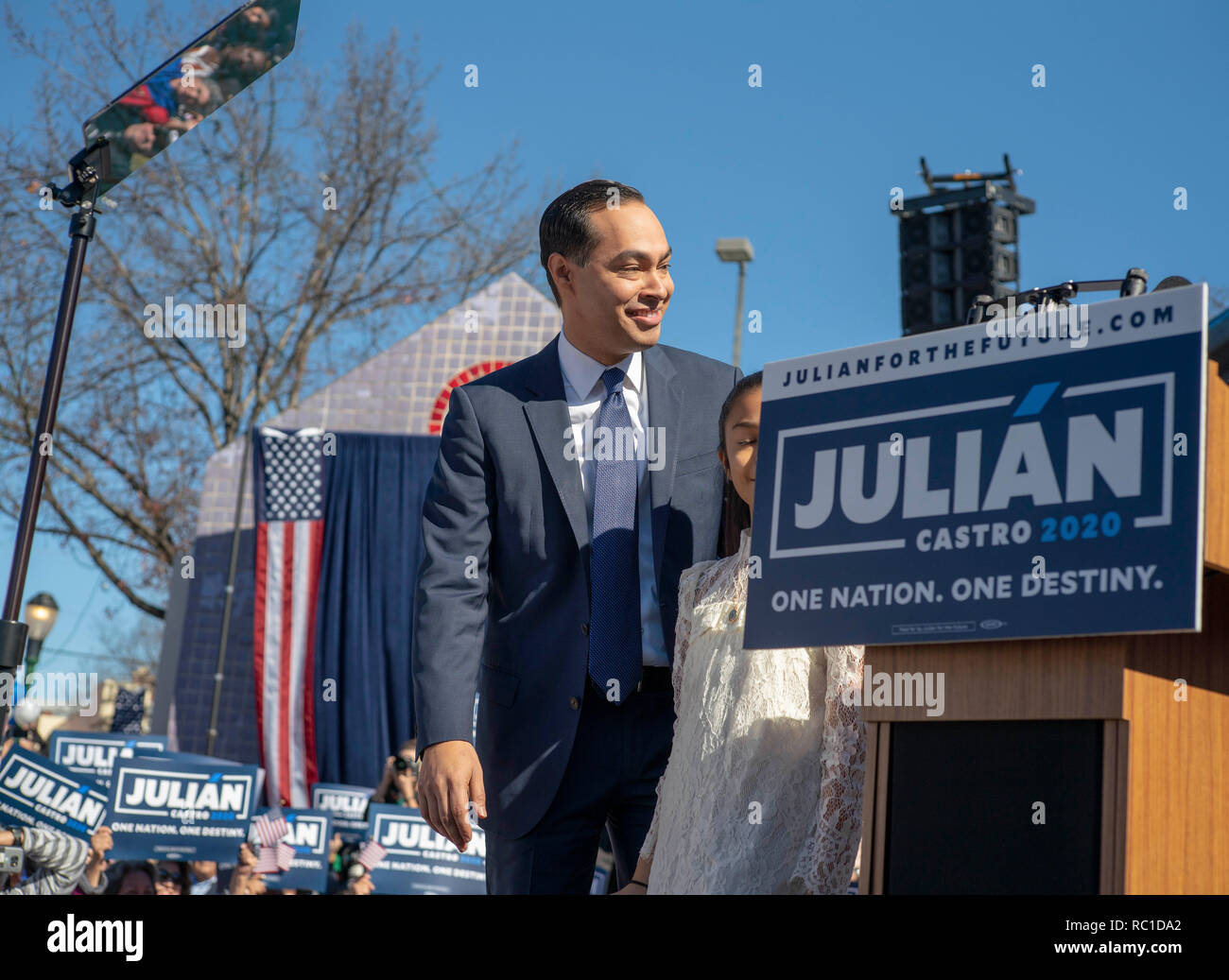 Former San Antonio mayor Julian Castro announces his presidential bid ...