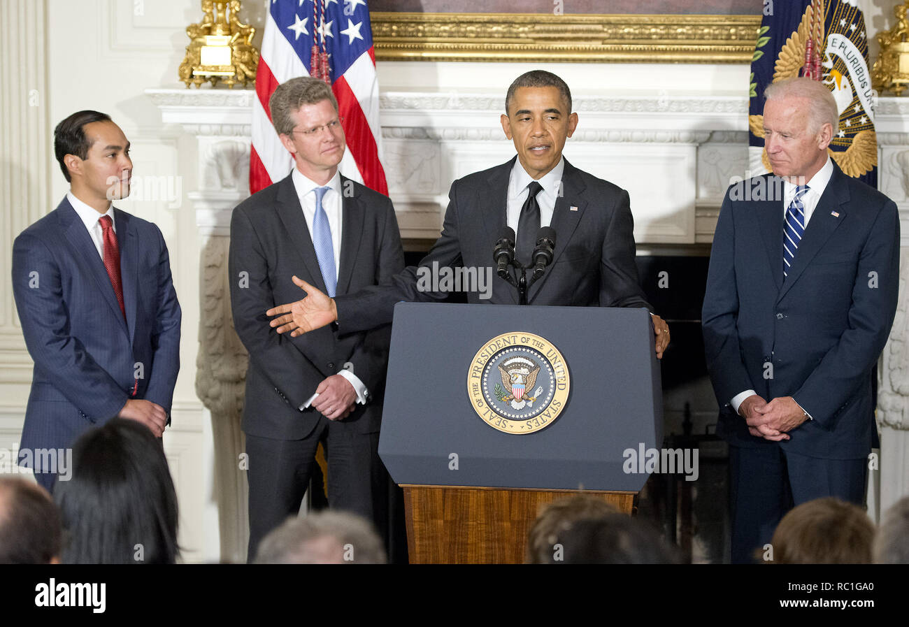 Omb director budget management hi-res stock photography and images - Alamy