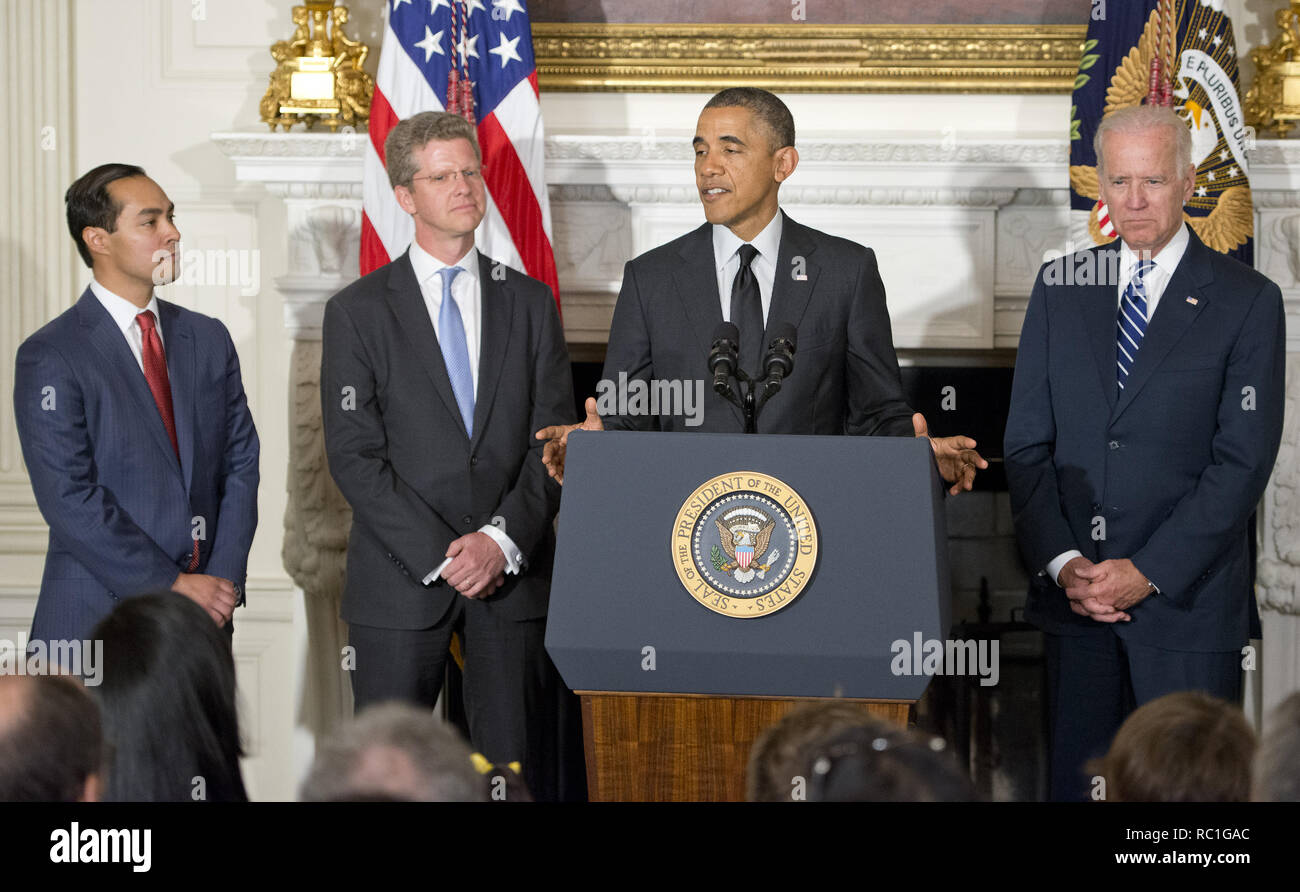 Omb director budget management hi-res stock photography and images - Alamy