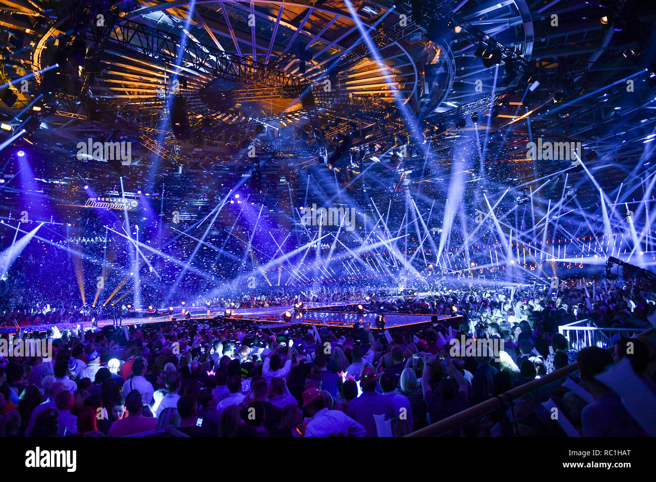 Big party hi-res stock photography and images - Alamy