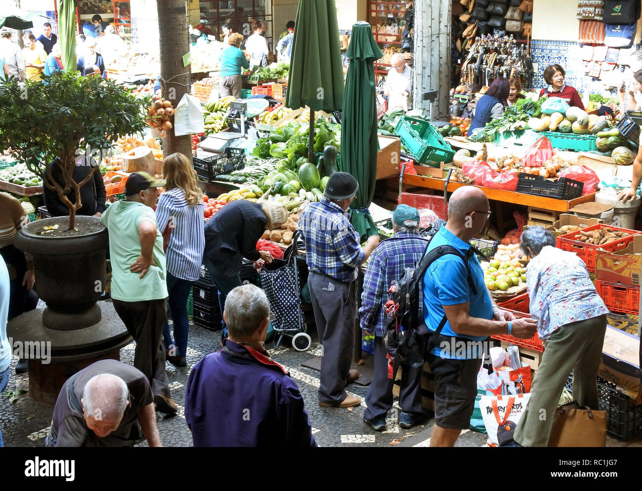 Funchal, Portugal. 16th Nov, 2018. The "Mercado dos Lavradores" is a ...