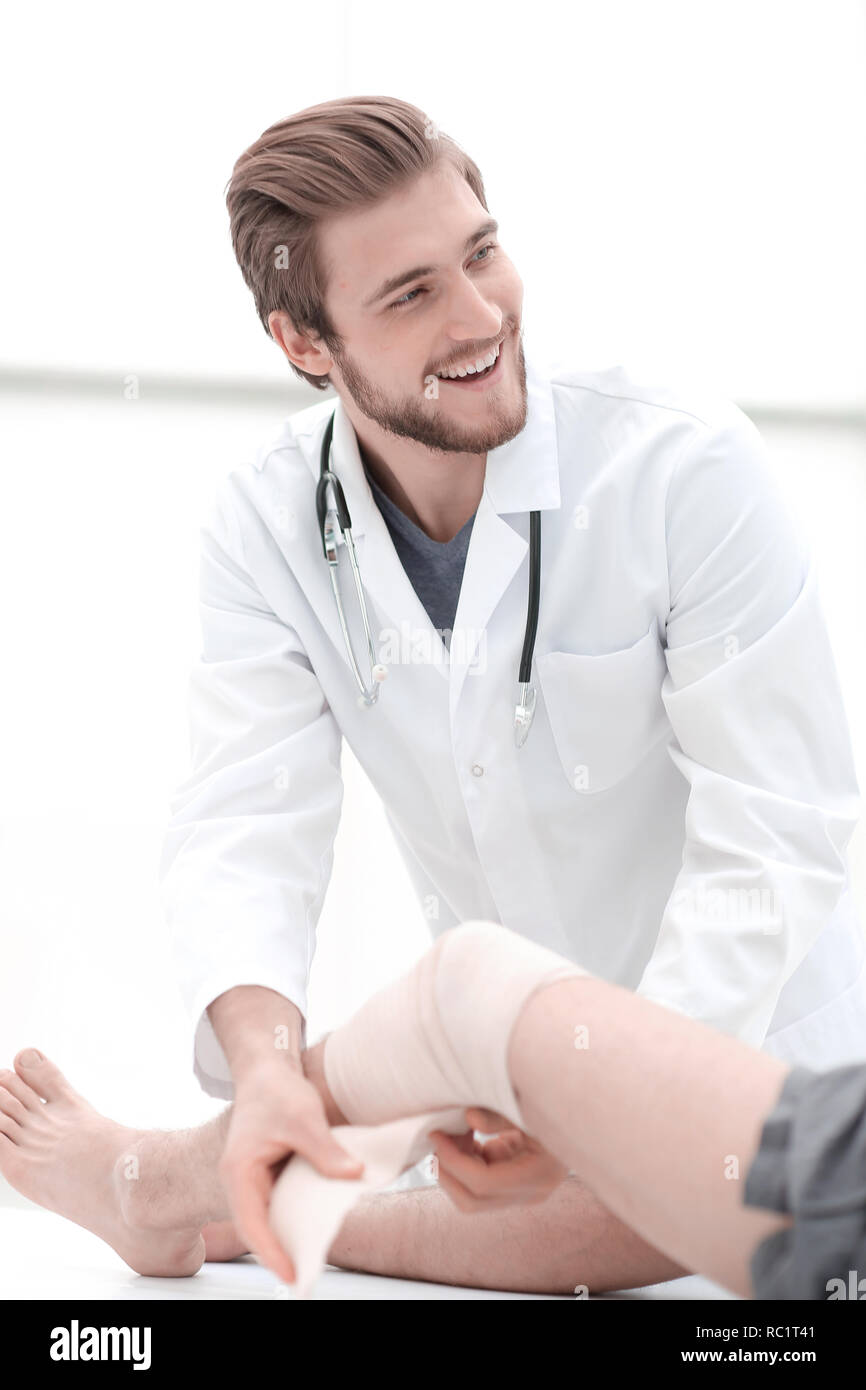 Woman doctor visit leg hi-res stock photography and images - Alamy