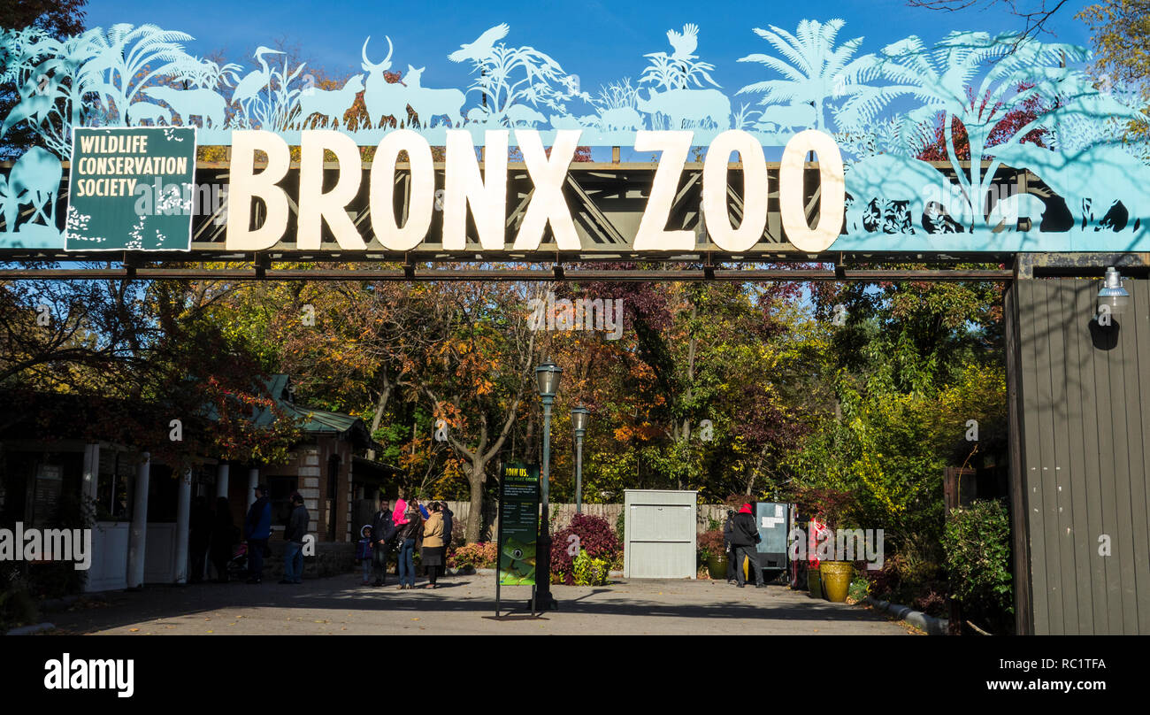 Bronx zoo entrance hi-res stock photography and images - Alamy