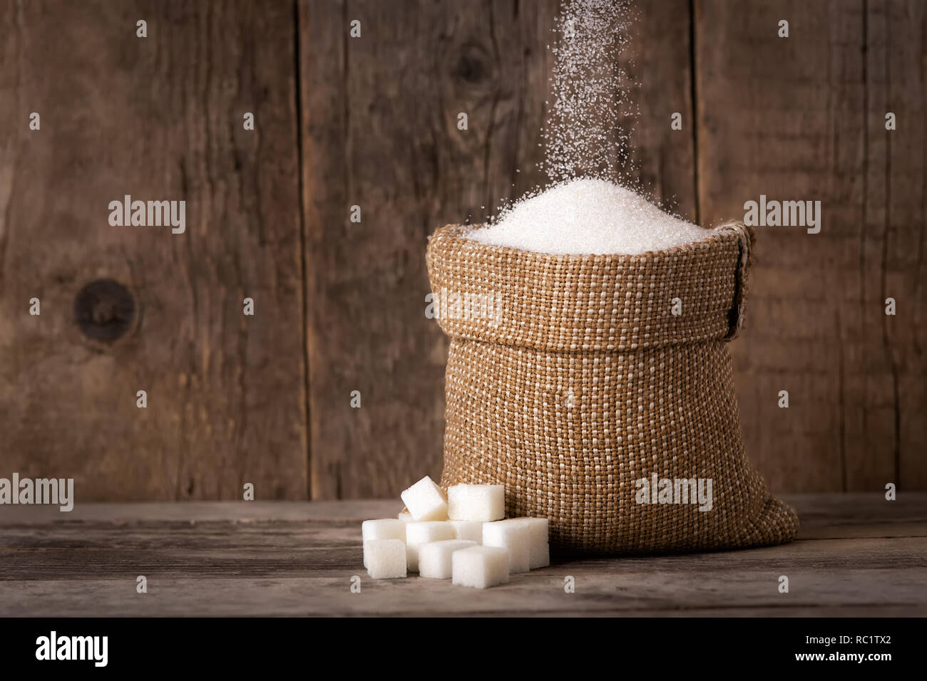 Sugar falling hi-res stock photography and images - Alamy