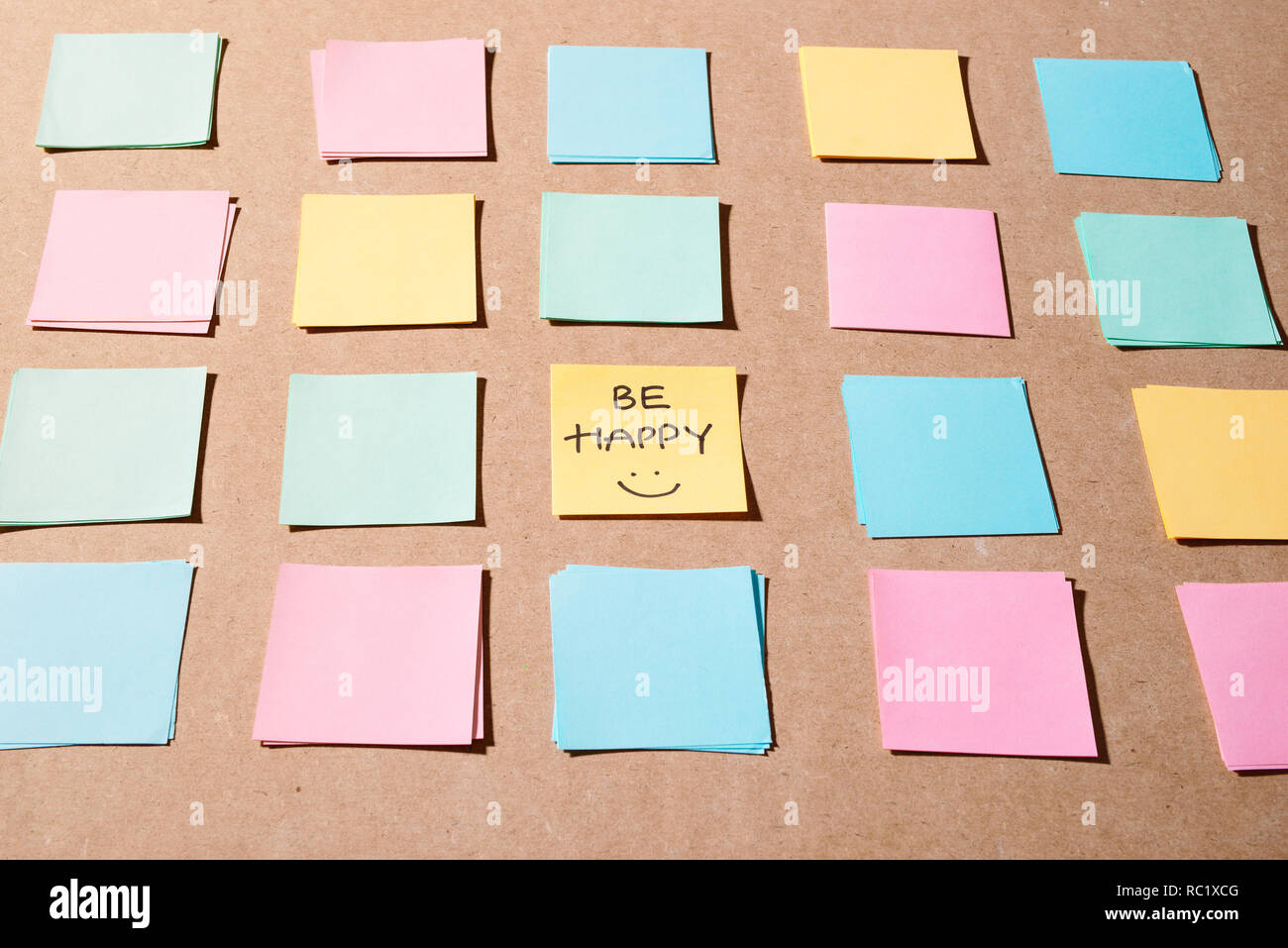Sticks note paper with text - Be happy on wood background for remind ...