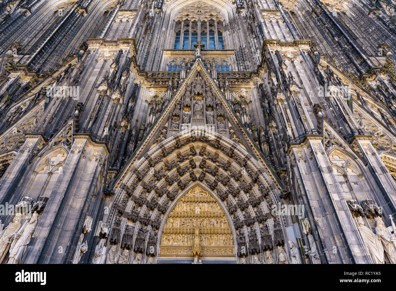 Detail of the exterior of the famous Gothic Catholic Cathedral (Kölner ...