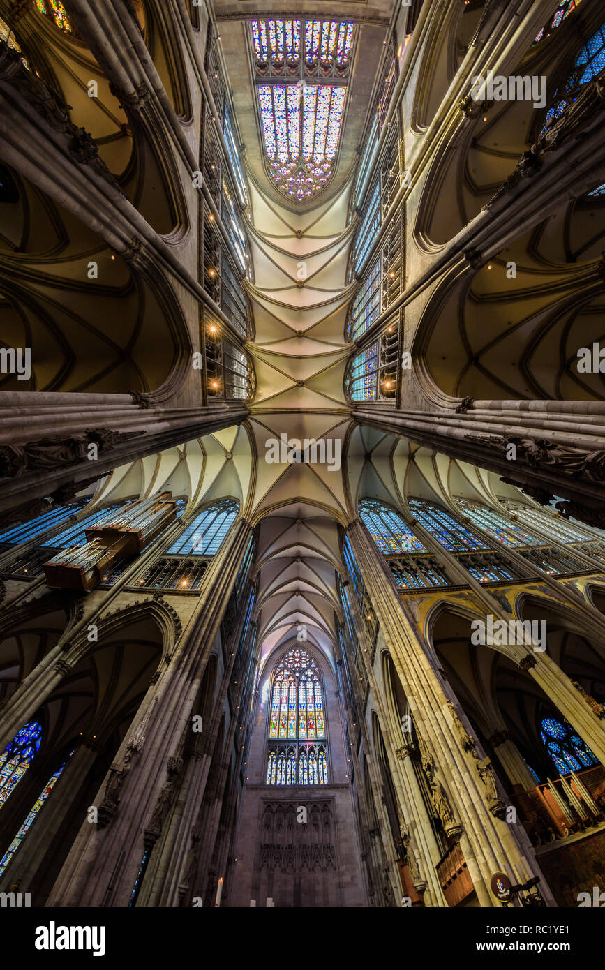 Stained glass window at cologne cathedral kolner dom hi-res stock ...