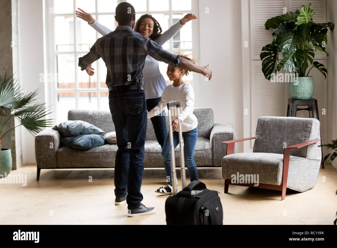 Family excited to meet dad coming home hi-res stock photography and ...