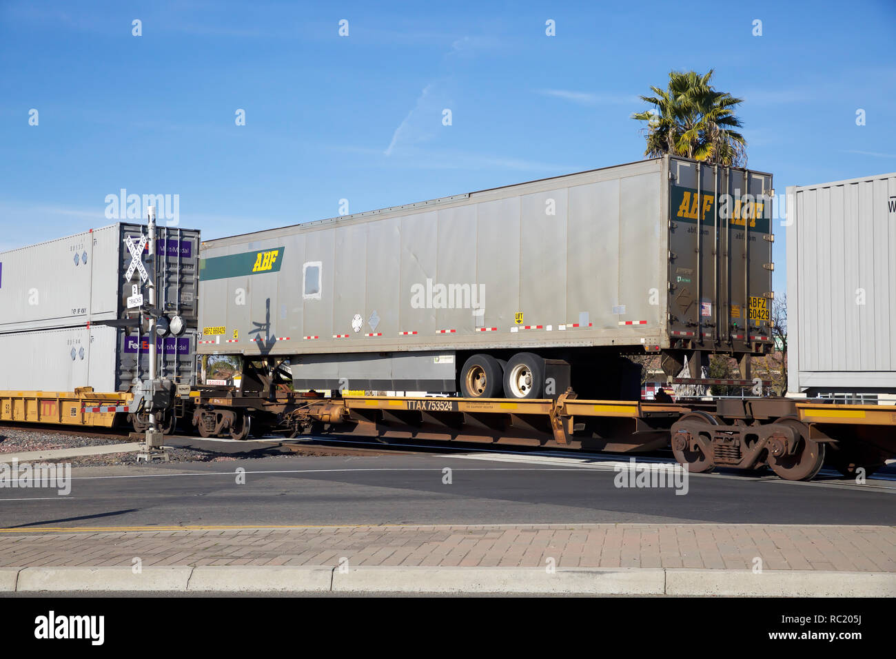 BNSF train crossing a railway crossing in Castro Valley. The BNSF ...
