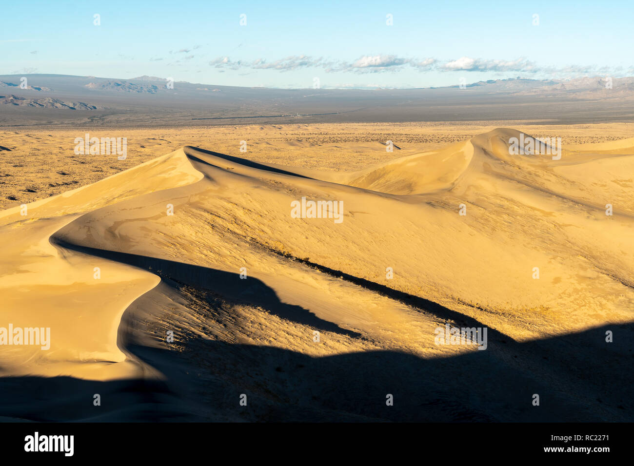 Wind carved ridge in a sand dune, Kelso Sand Dunes, Mojave National ...