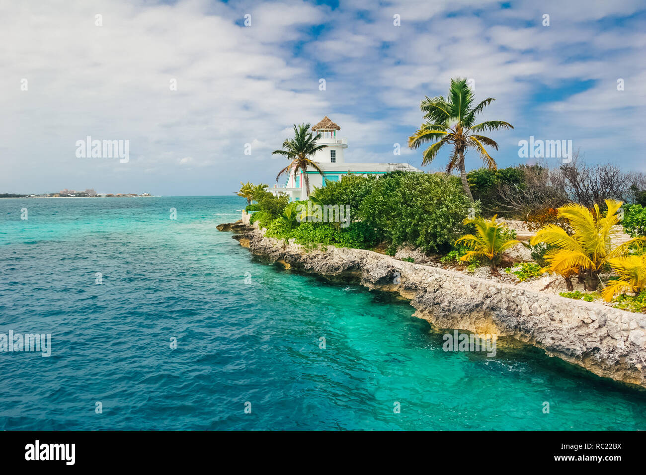 Exotic island, View on the sandy beach island and crystal clear blue ...