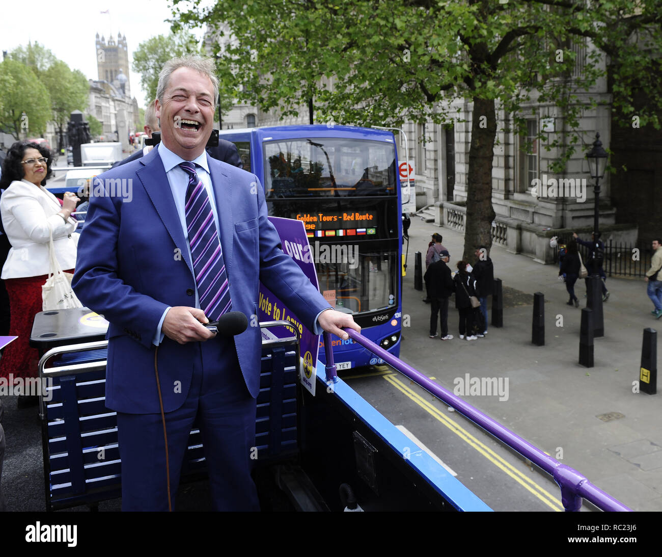 Nigel farage 2016 bus hi-res stock photography and images - Alamy