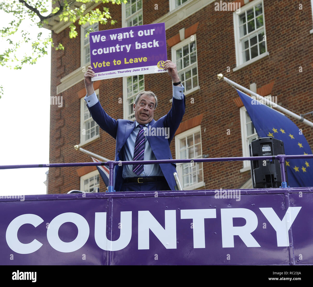 Nigel farage 2016 bus hi-res stock photography and images - Alamy