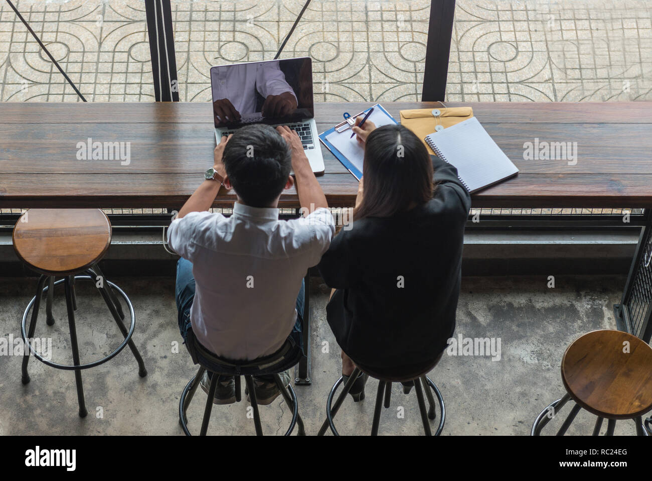 Top view two employees hi-res stock photography and images - Alamy